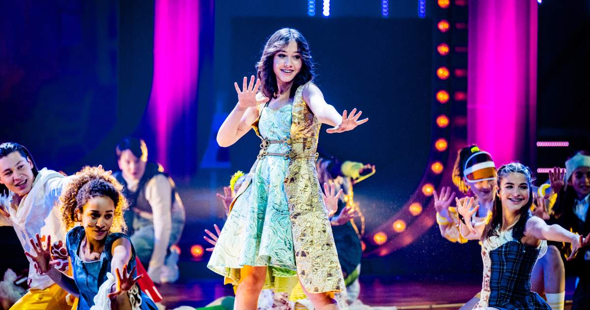 Straffe KLJ'er Linah Bertels staat op de planken van de Ketnet Muscial ...